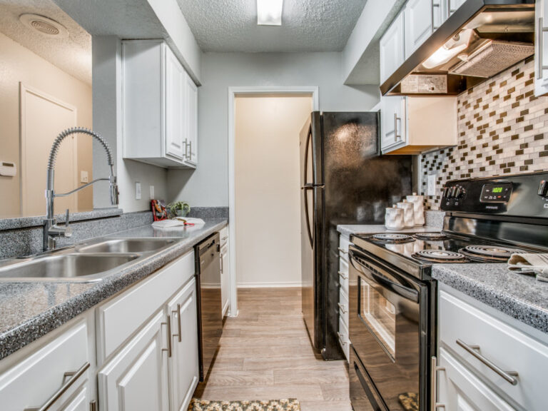 Apartments in Oak Cliff | Exchange 7272